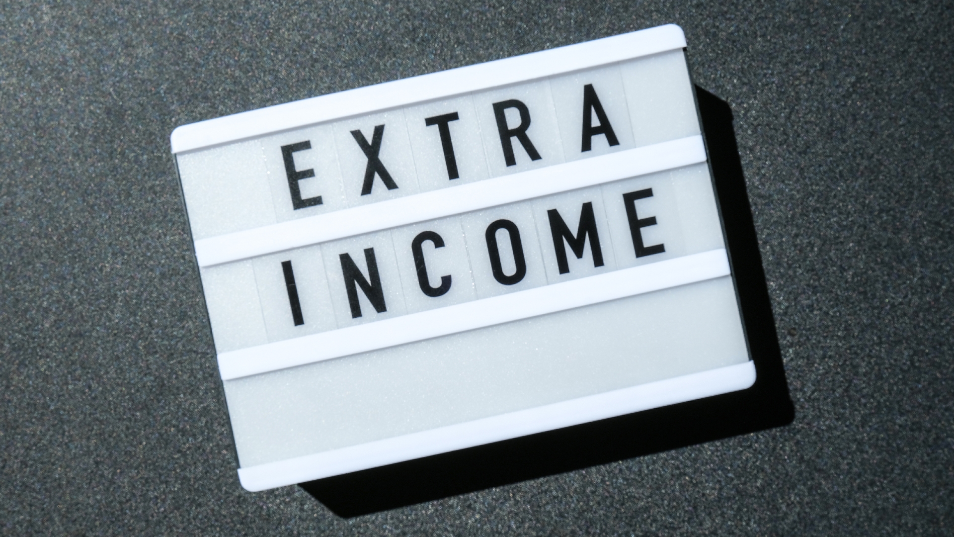 Creative Ways to Make Extra Income Without a 9 to 5 in 2025